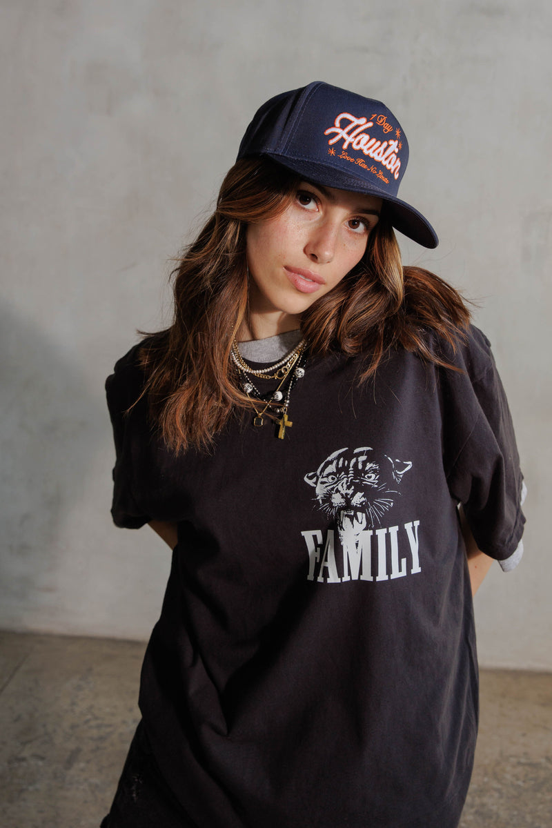 Family T-Shirt B&W – Love Has No Limits